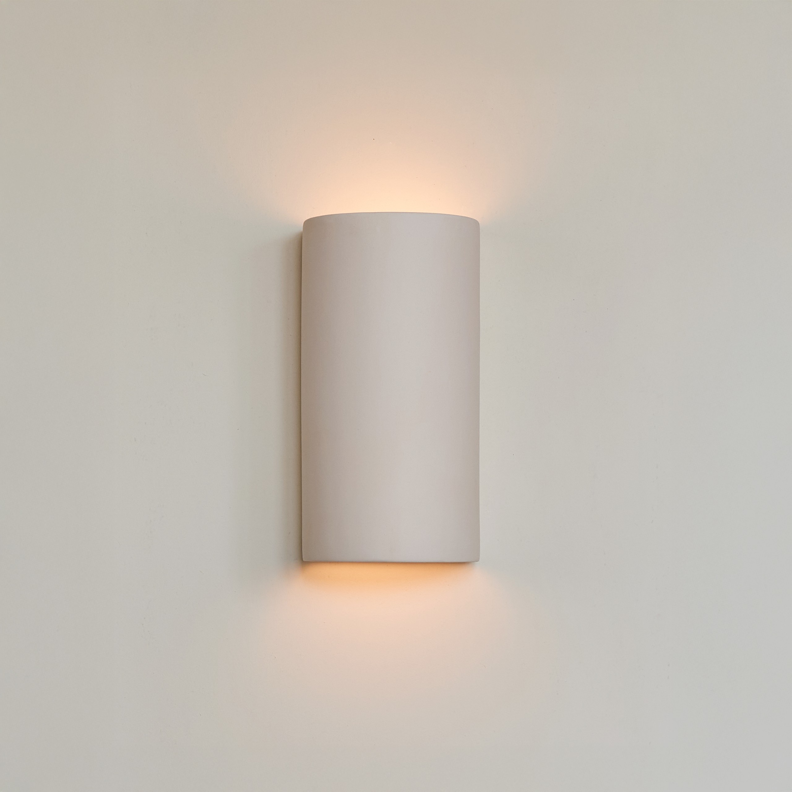Ceramic wall light CURVE - Extra Matte White | Hertwill