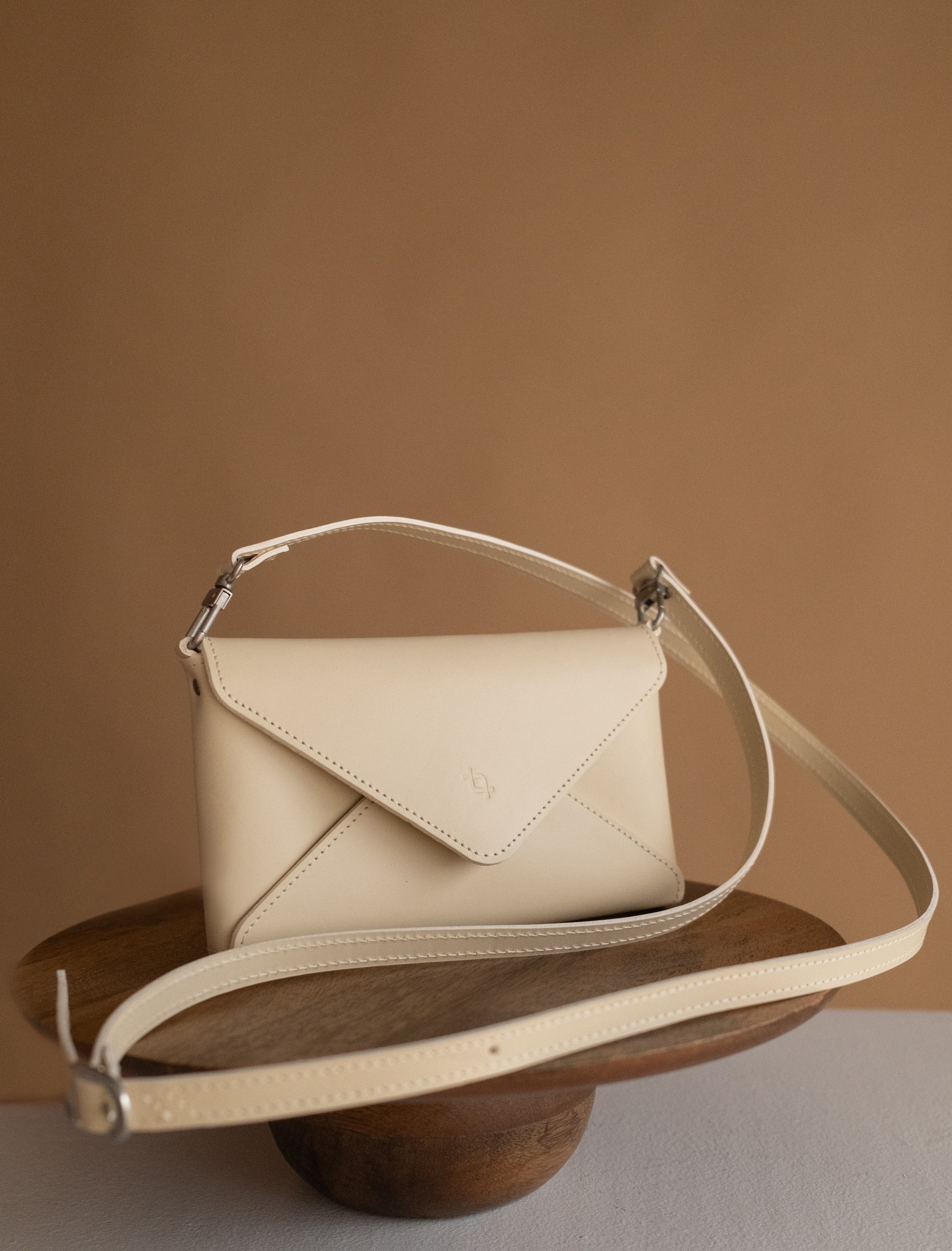Mini Model Clutch with 3 Straps - Cookie | Hertwill