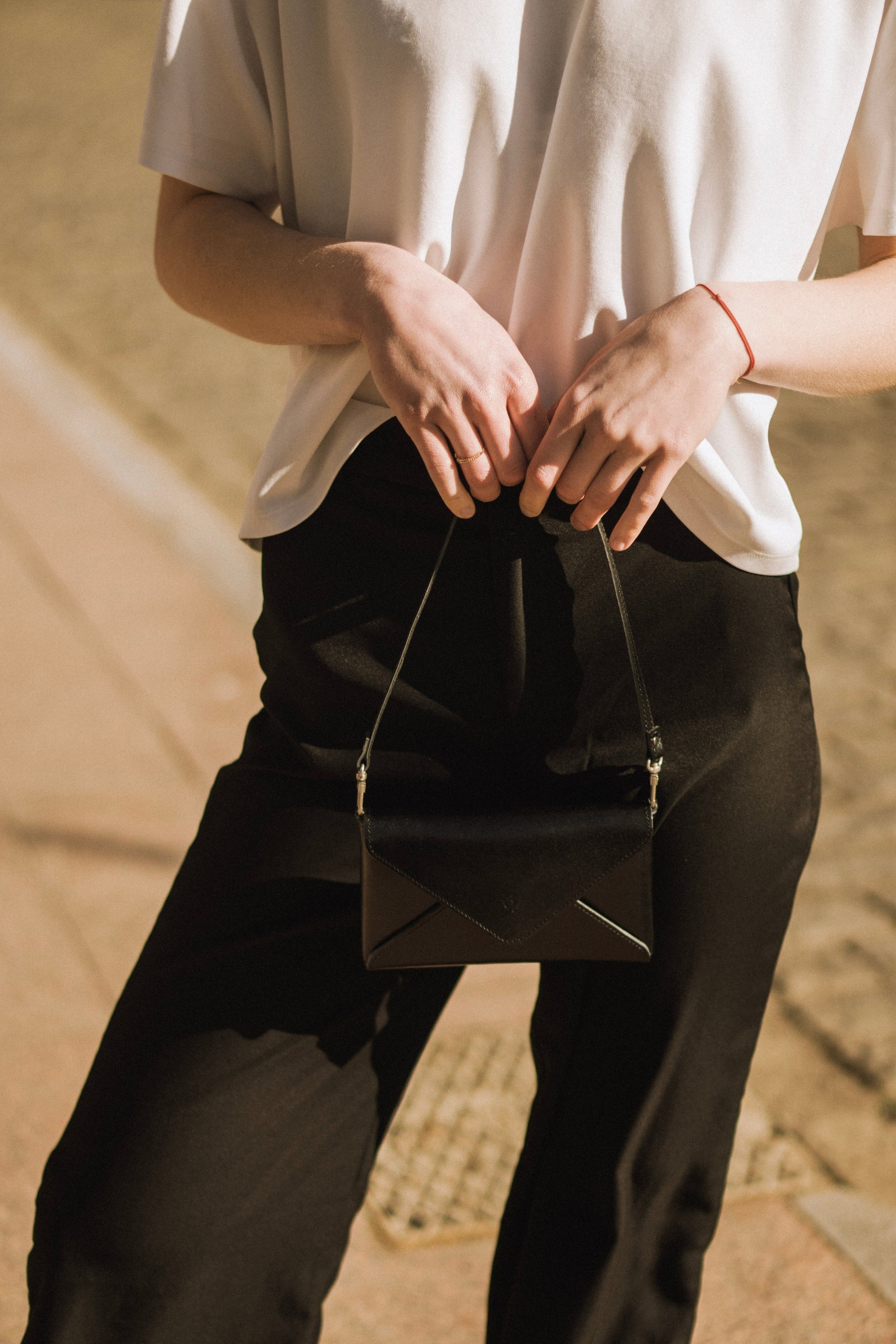 Mini Model Clutch with 3 Straps - Black | Hertwill