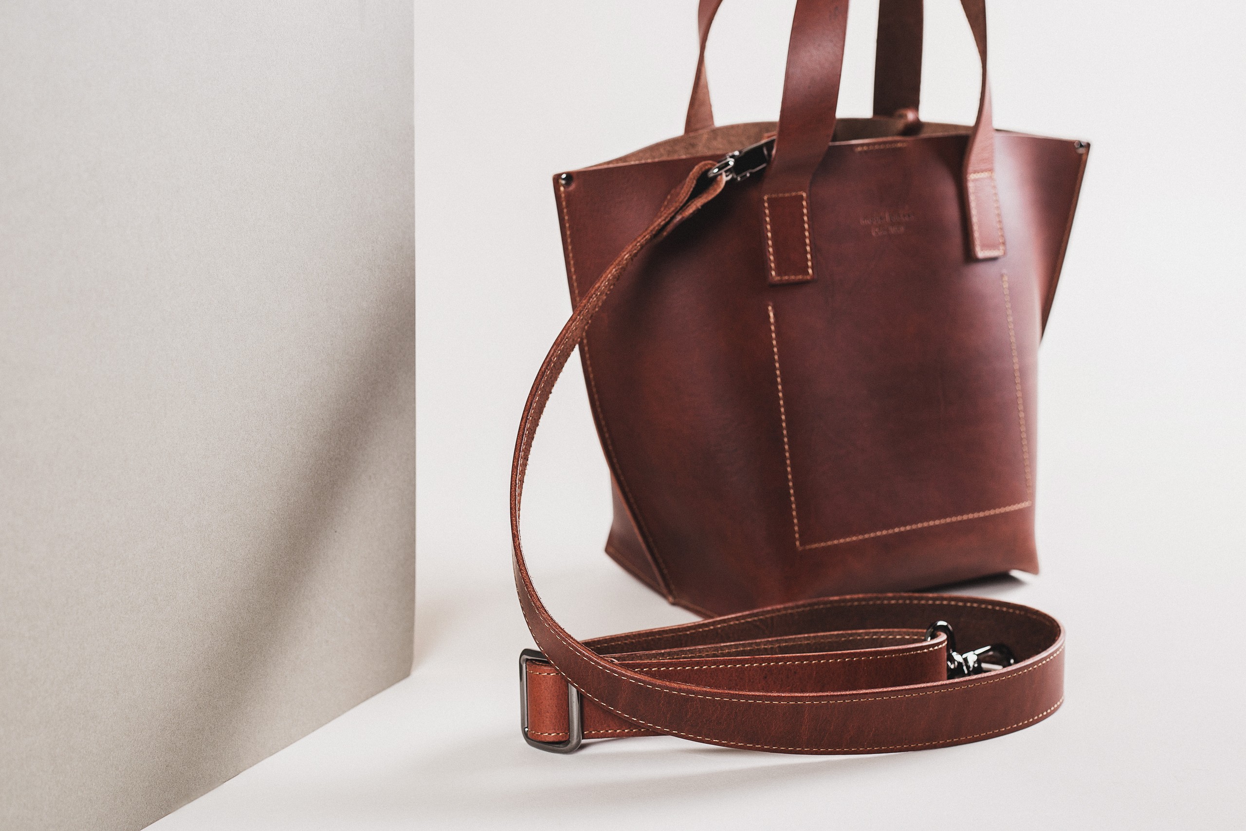 Model Bucket - Cognac | Hertwill