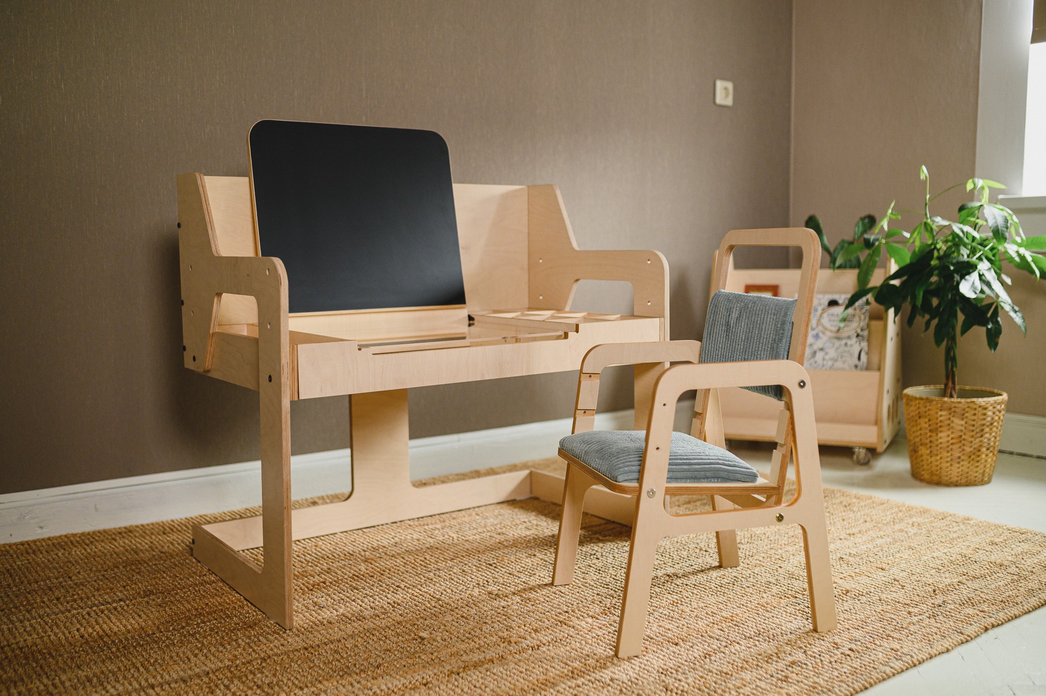 Multisensory Art Table/Desk Luula | Hertwill