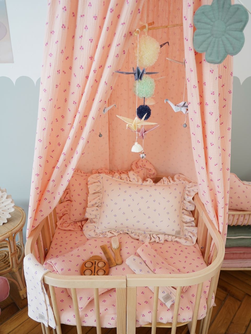 Origami Nursery Mobile - Pastel Colors | Hertwill