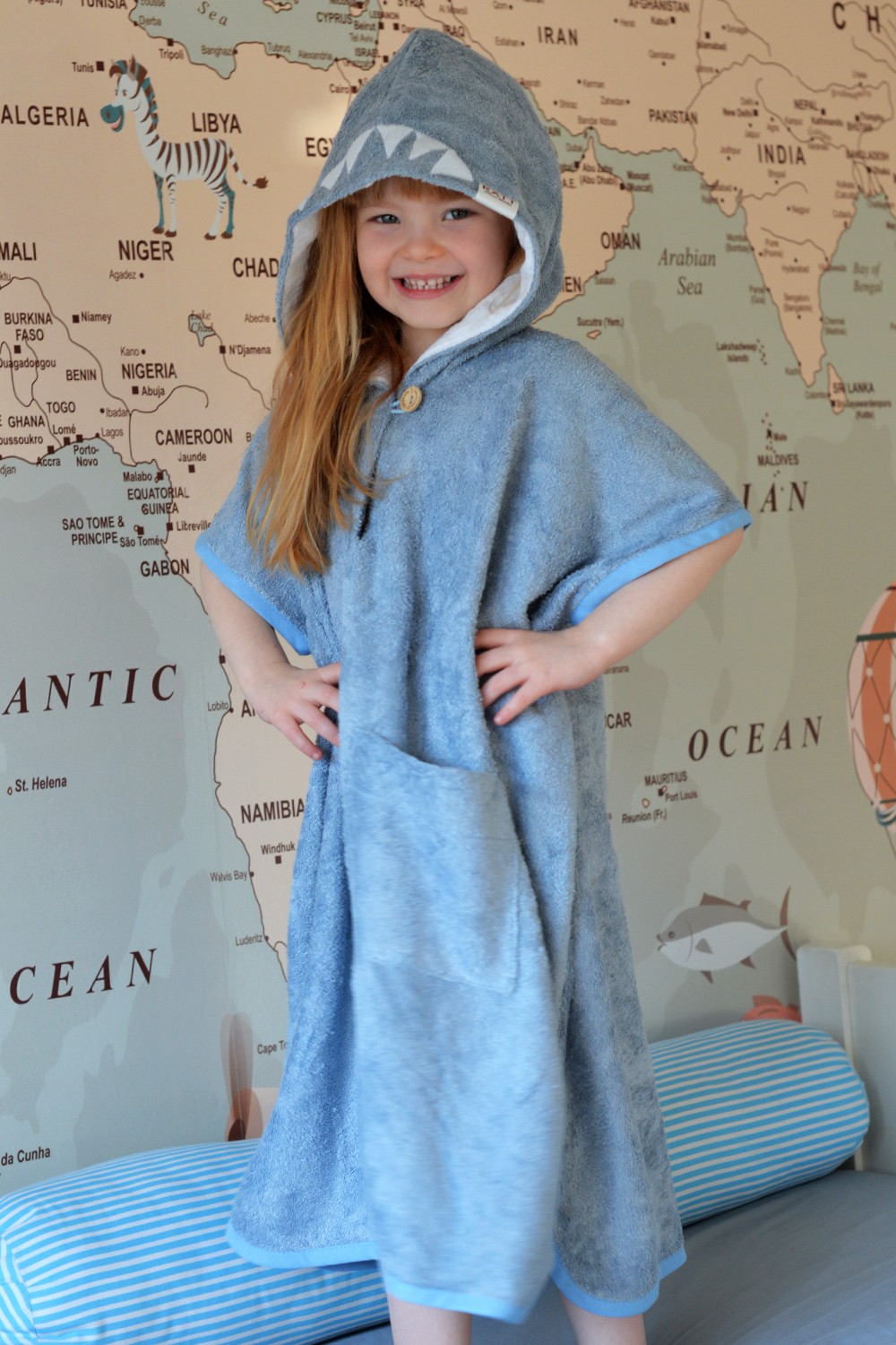 Short-Sleeve Poncho SHARK - For KIDS (Size 122-150) | Hertwill