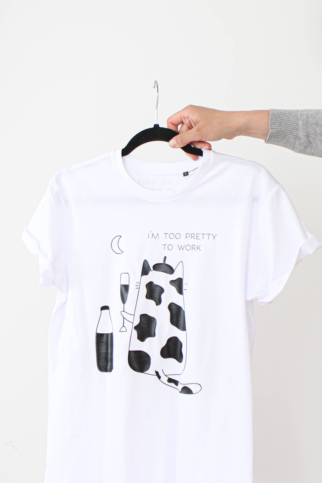 Too pretty to work - White T-shirt | Hertwill