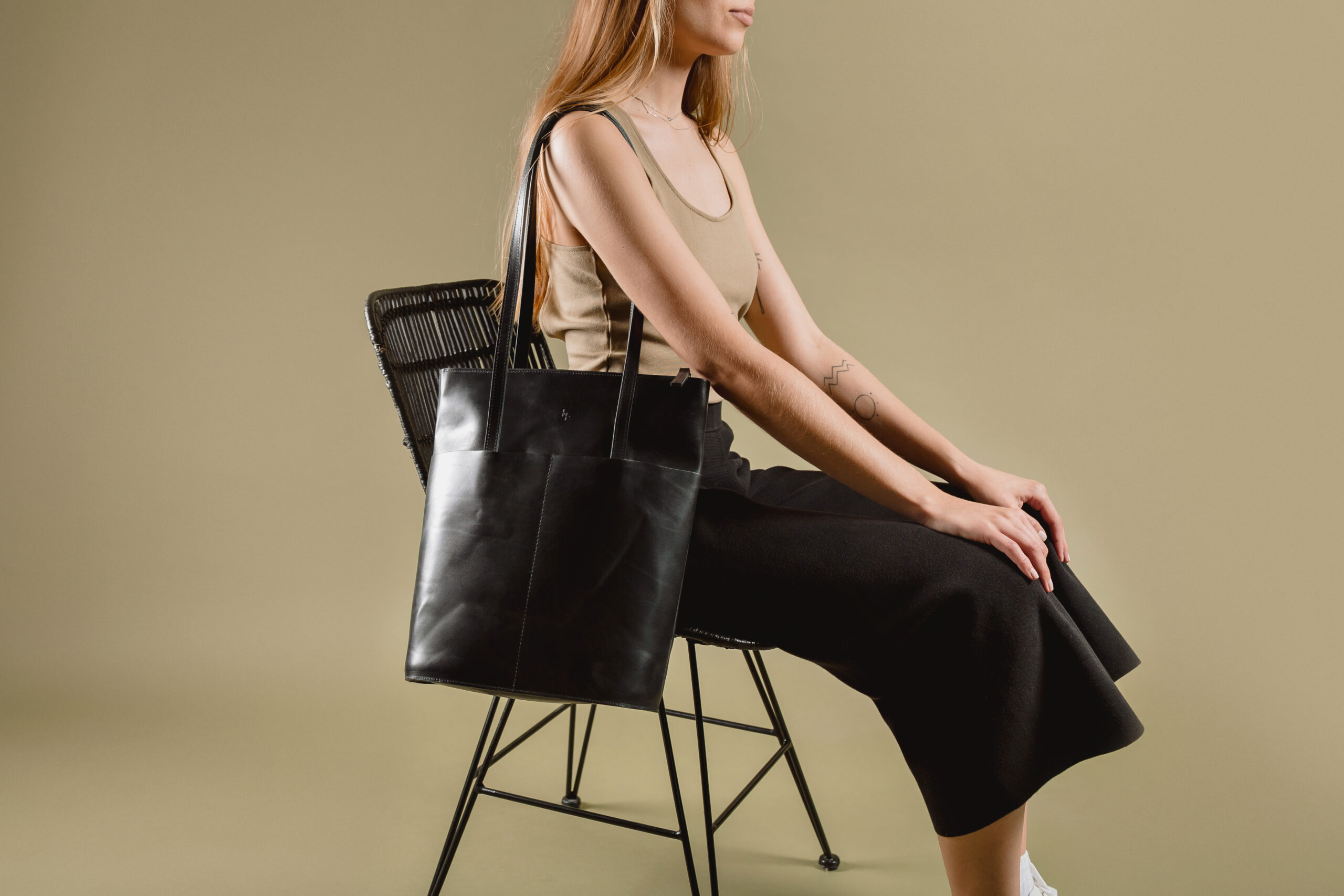 Model Tote | Hertwill